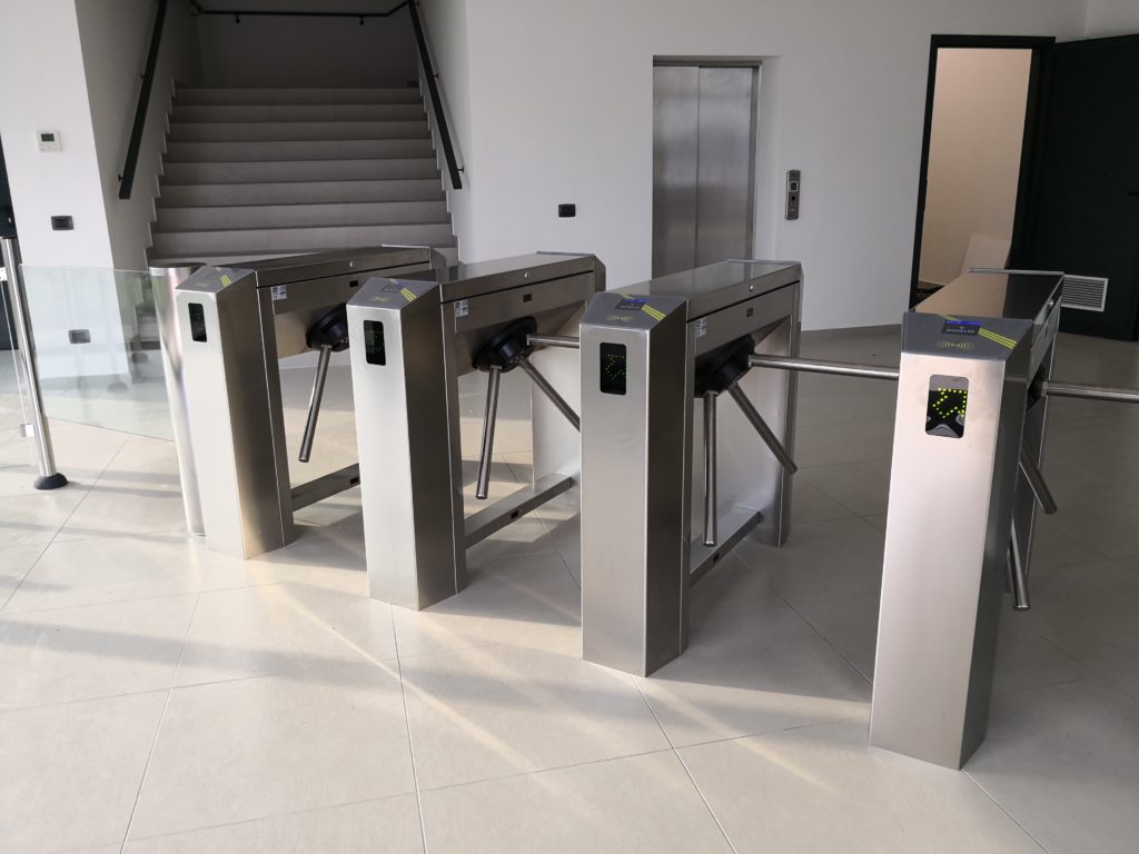 SISTEMI CONTROLLO ACCESSI :: VARCHI TORNELLI PORTELLI LETTORI SOFTWARE